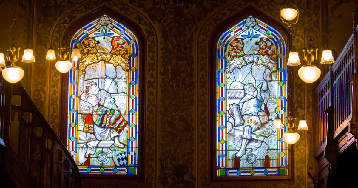 Vitralii Caru' cu bere - Monument de arhitectura